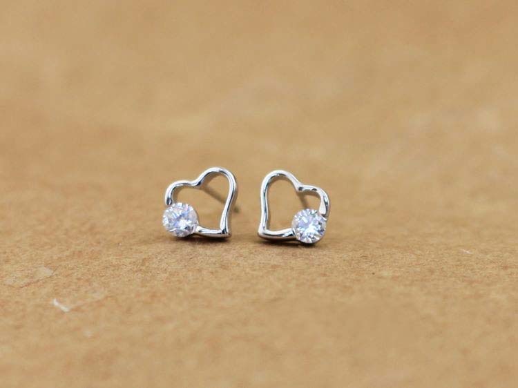 925 Sterling Silver Rhinestone Heart Earrings on Luulla