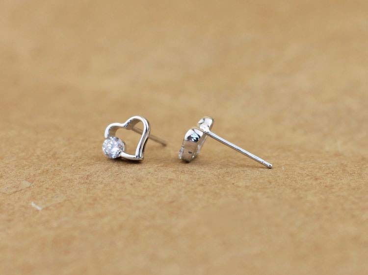 925 Sterling Silver Rhinestone Heart Earrings on Luulla