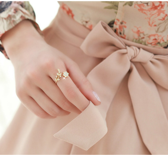 Rhinestone Stretch Flower Ring on Luulla