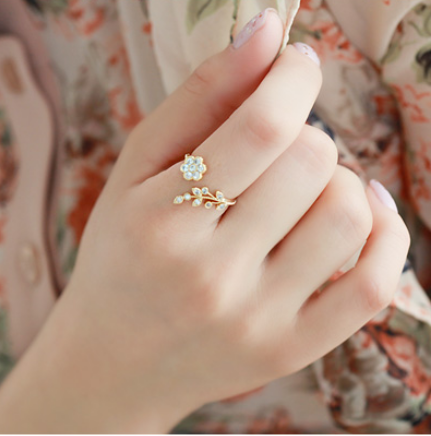 Rhinestone Stretch Flower Ring on Luulla